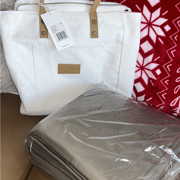 cozy earth | Bedding | Cozy Earth Bamboo Sheets King Sized In The Color ...